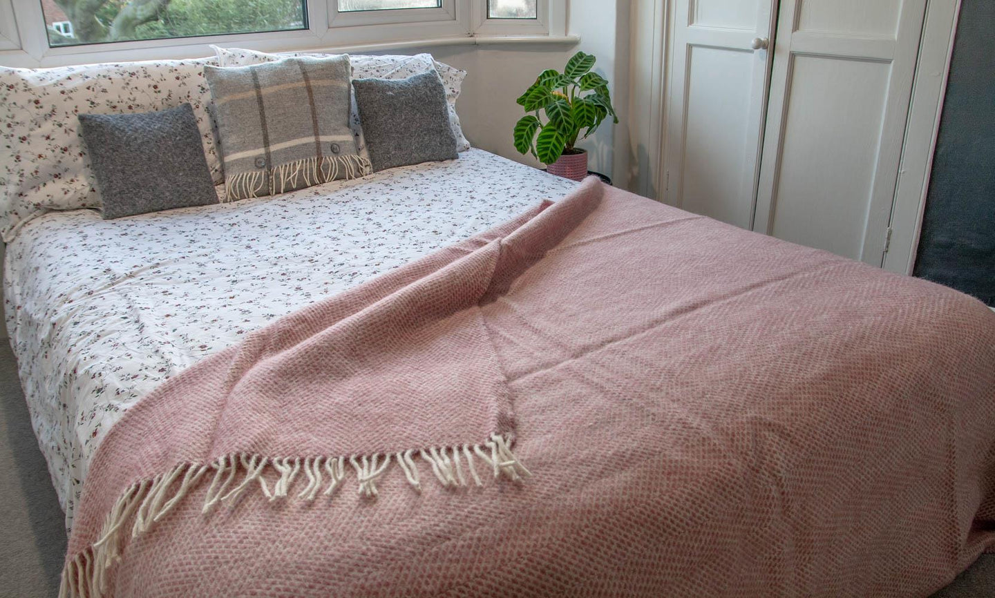 Honeycomb Pure New Wool Throw - Dusky Pink – Wool Blanket Online